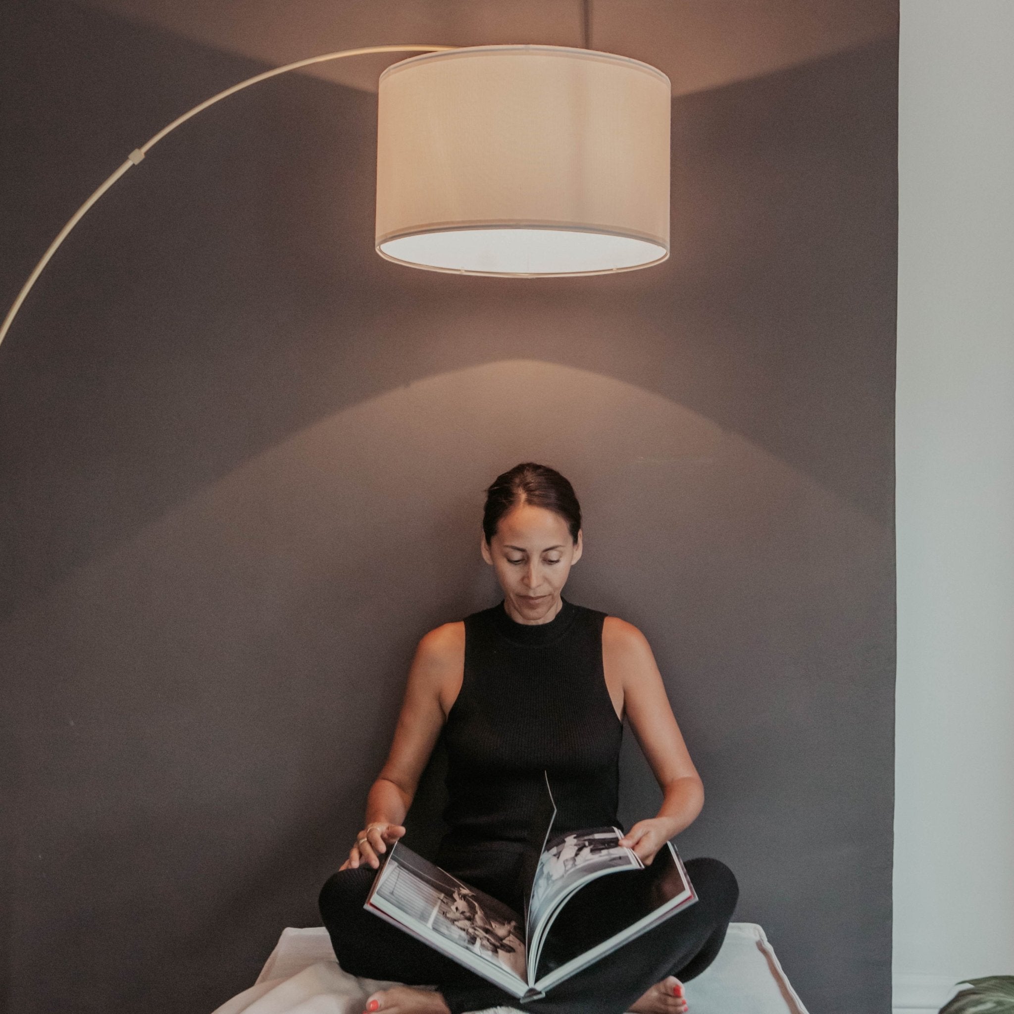 How to Choose an Extending Floor Lamp: Interior Design Insights ...